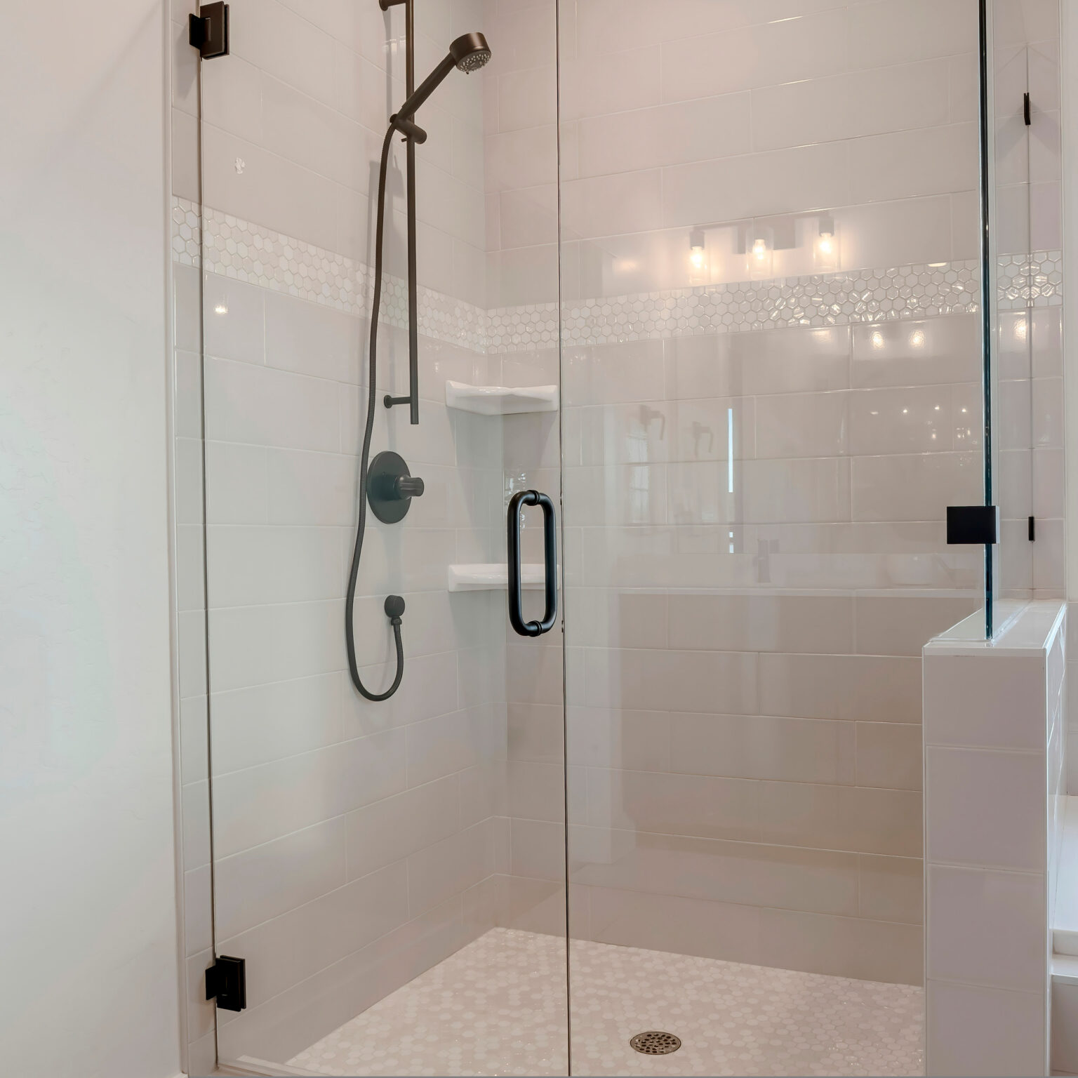 The Difference Between Shower Cubicles & Enclosures | Renuity
